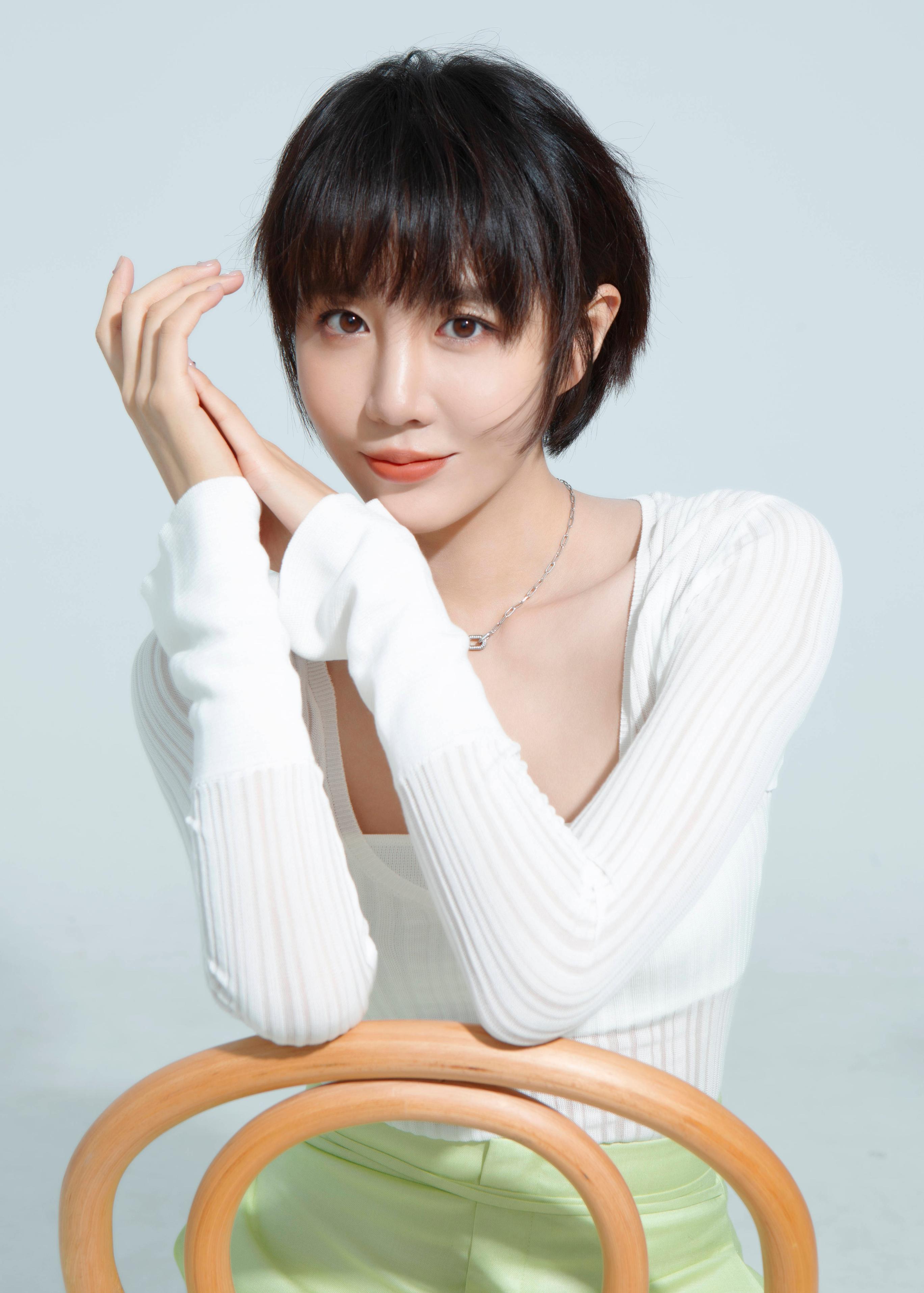 The urban sweet love drama "Mobai" started broadcasting and Li Xinran ...