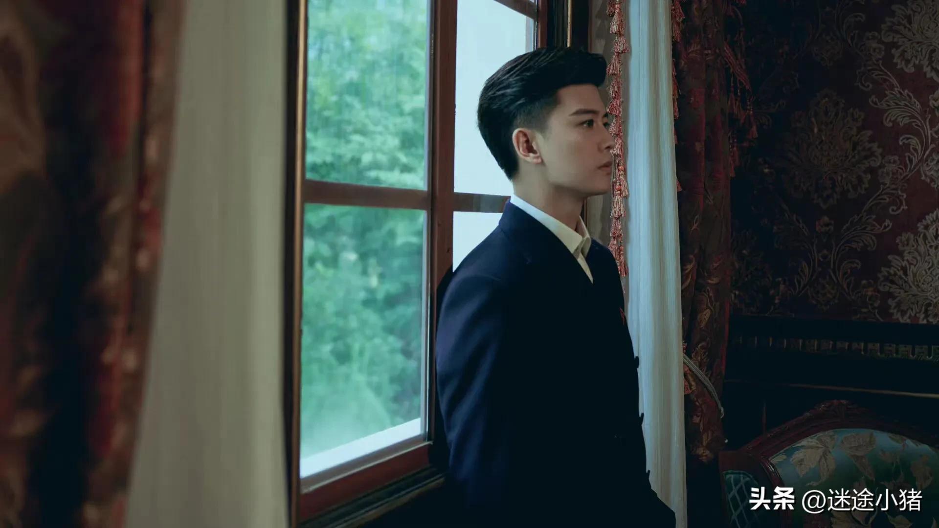 Ren Jialun's retro photo of the Republic of China, the back of the suit ...