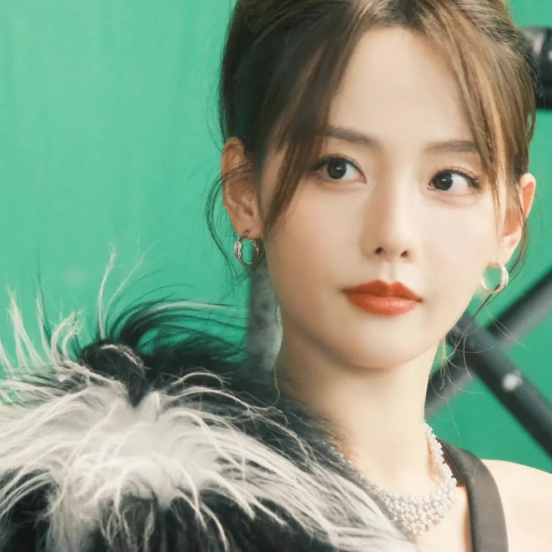 Little Gossip, Yang Mi, Guo Biting, Zhang Jiani - iNEWS