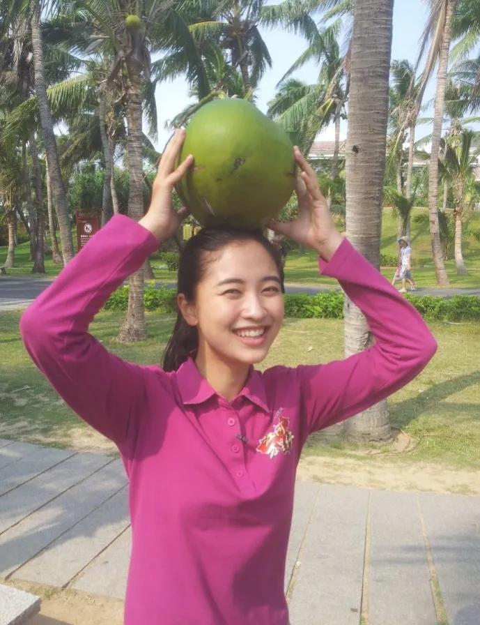 CCTV's "Faraway Home" host Tang Tianjiao's beautiful photos - iNEWS