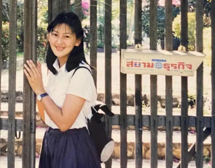 Obviously she can rely on her looks, but she prefers to rely on talent ...