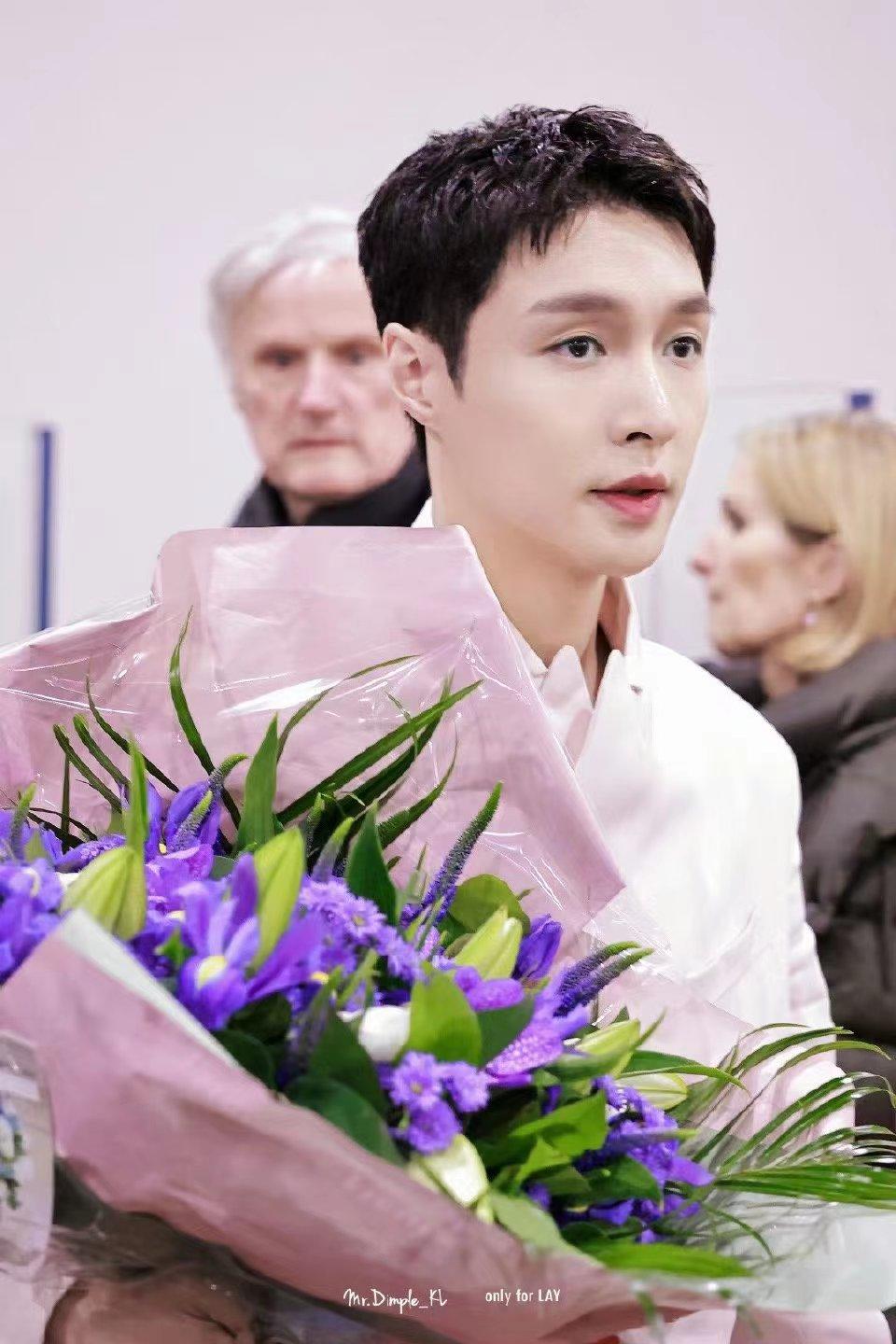 Zhang Yixing changed three watches in one hour, I was sour when I saw ...