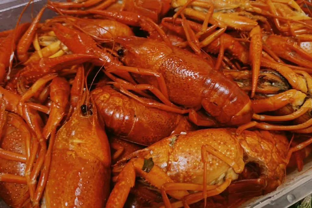 Spicy and fragrant braised prawns are the authentic flavor of the ...