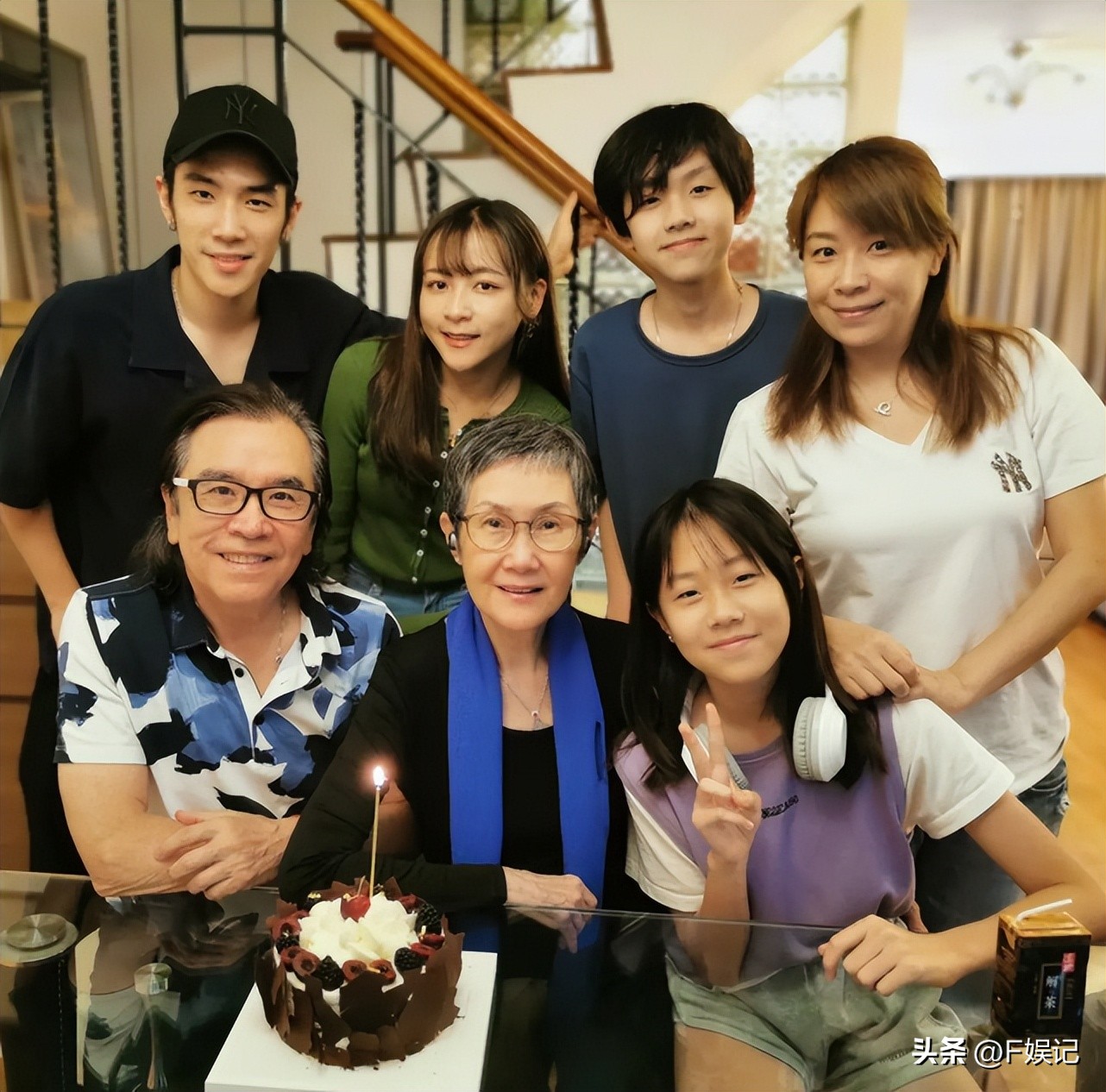 Mrs. David Jiang's birthday, three generations in the same house, happy ...