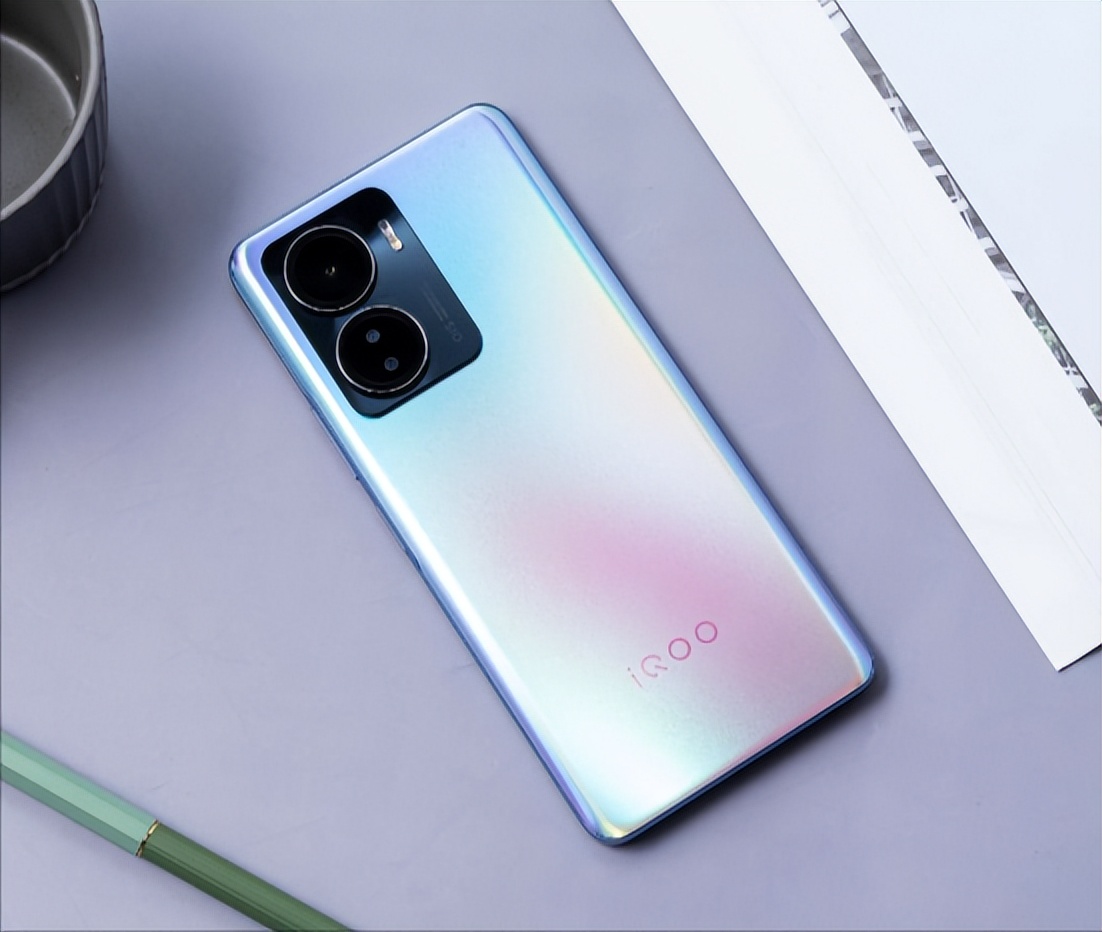 The 4 best LCD screen mobile phones in September, with strong ...