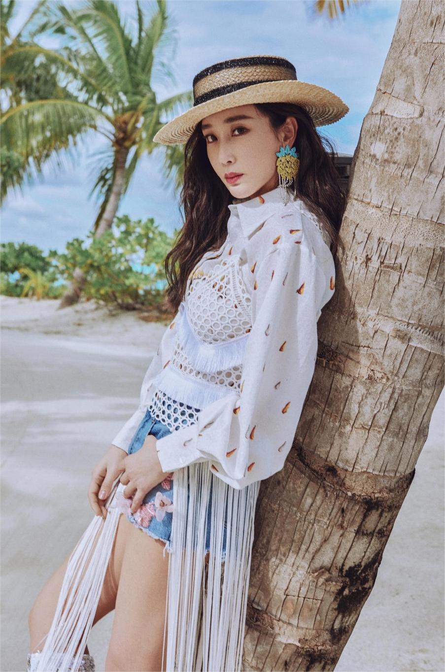 The 325th issue of the stunning photo series, the protagonist of this ...