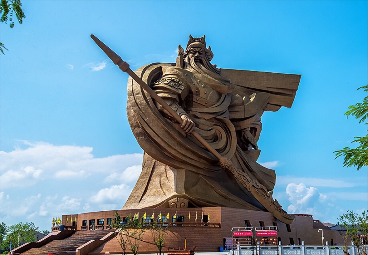 Why do Guan Yu's statues have their eyes closed?The old carpenter said ...