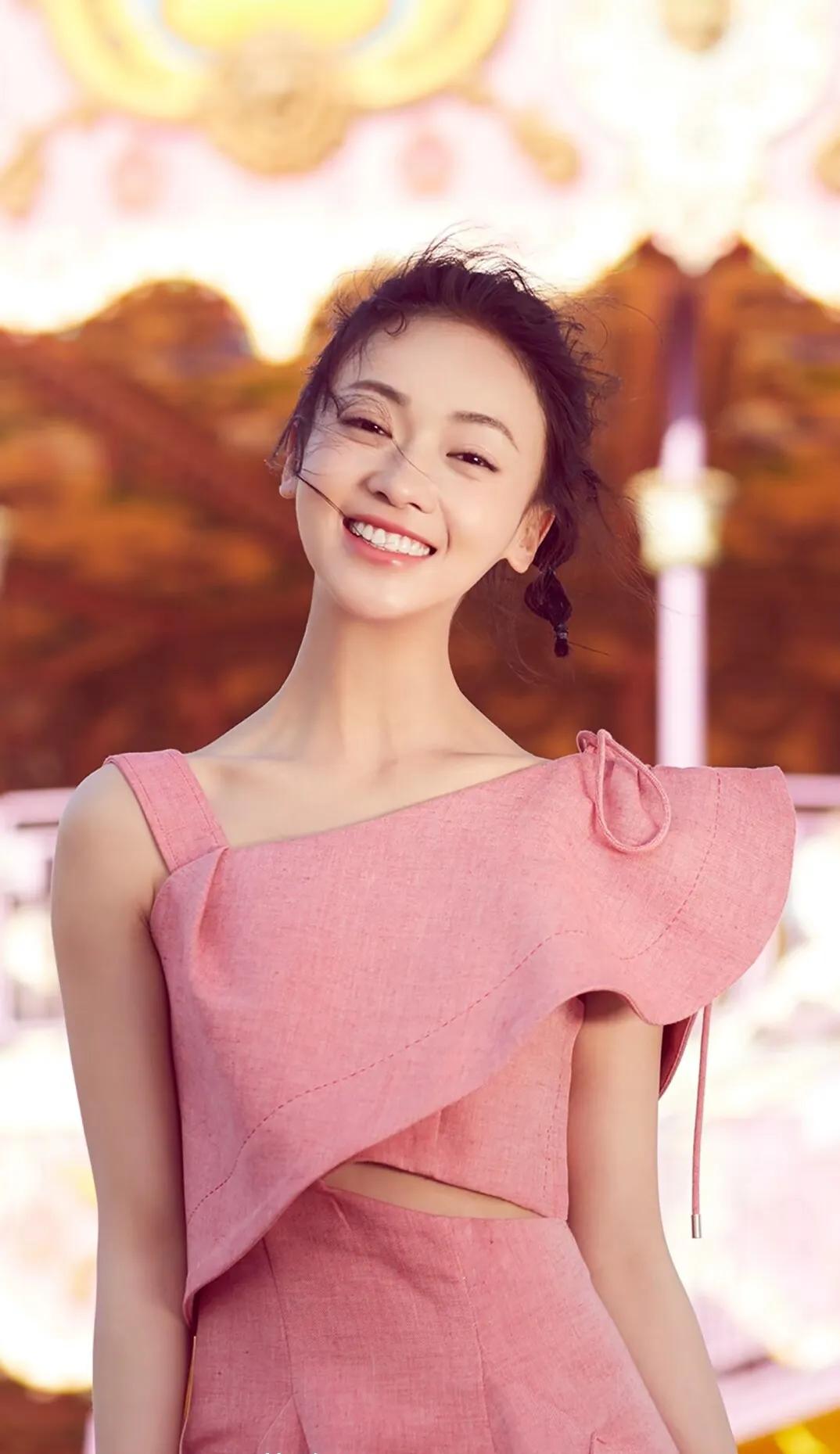 Beautiful and Delicious Wu Jinyan - iNEWS