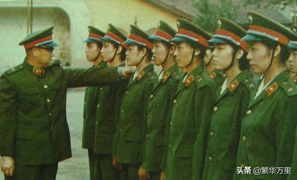 The People's Liberation Army reissued the 85-style military uniform ...