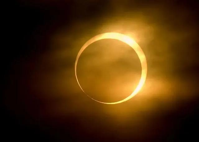 Astronomical wonders - today's hook hangs the sun - iMedia