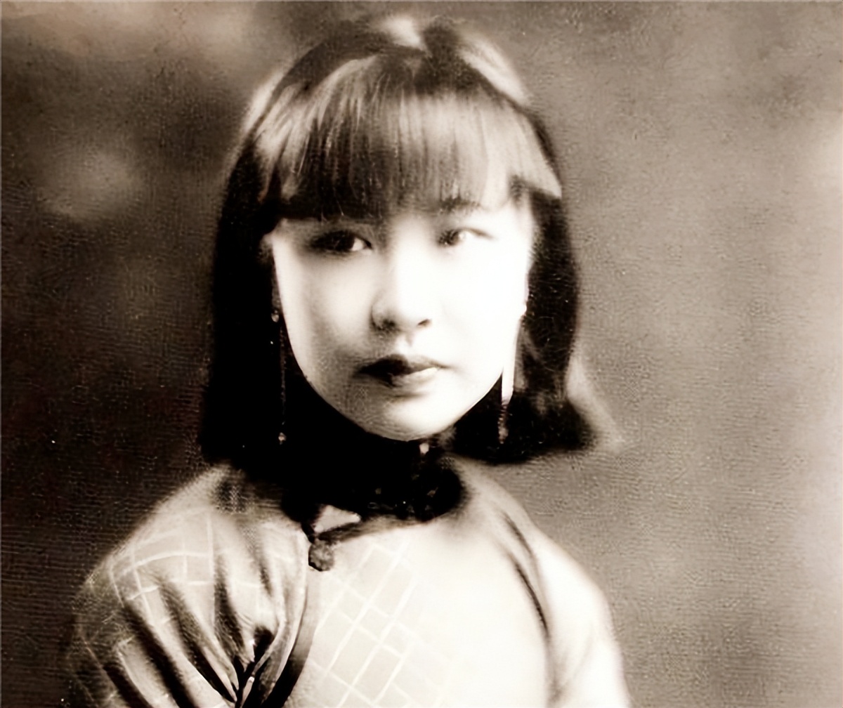 Puyi's sister Yunying set up a stall on the street, Ma Weidu took a top ...