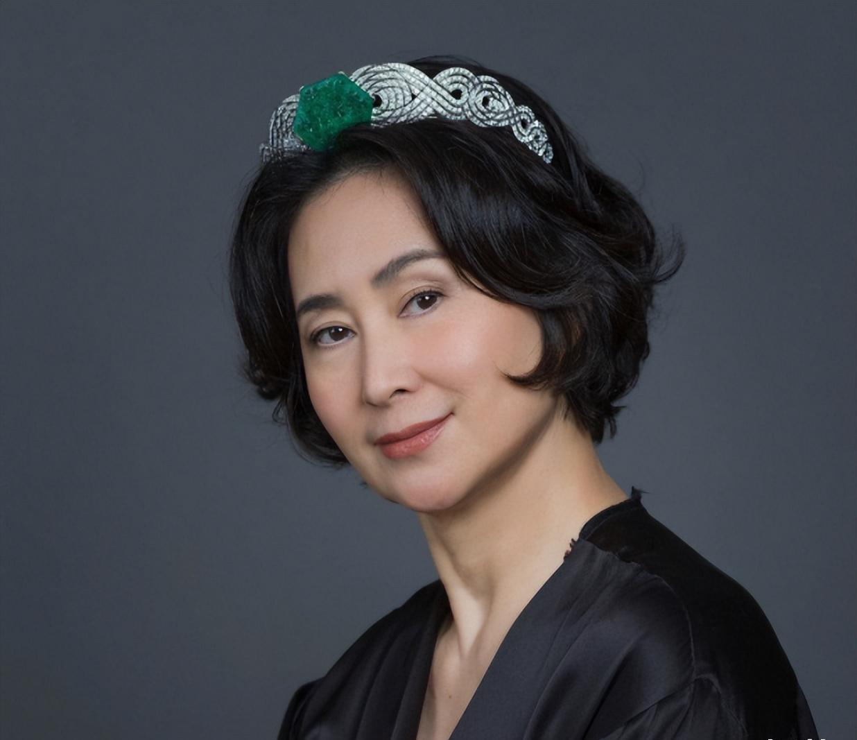 Brigitte Lin and He Chaoqiong both wear crowns, but their temperaments ...