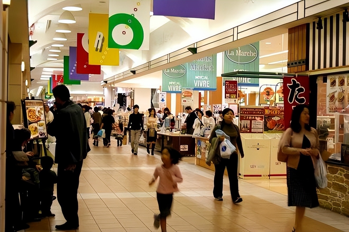 The 1995 Sampoong Department Store collapse in South Korea killed 502 ...
