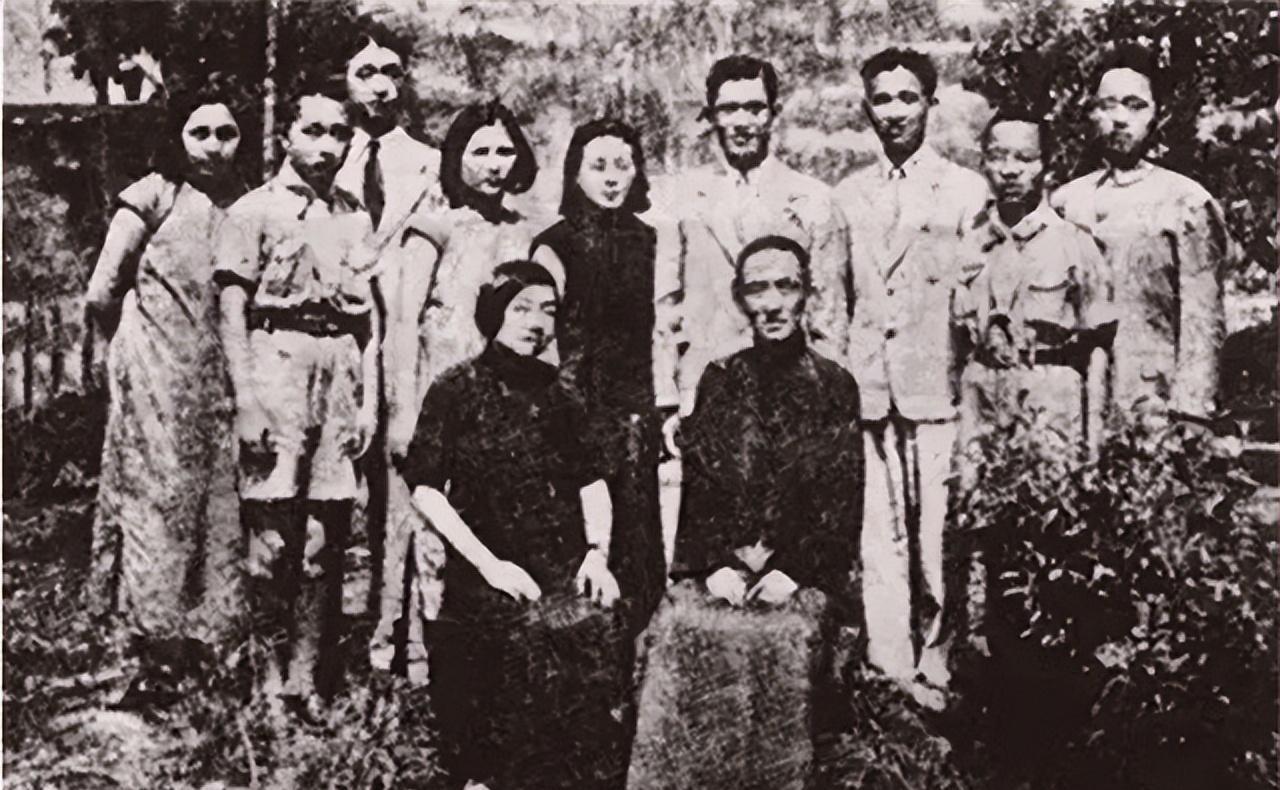 The night before Premier Zhou left Nanjing in 1947, Chen Bulei visited ...