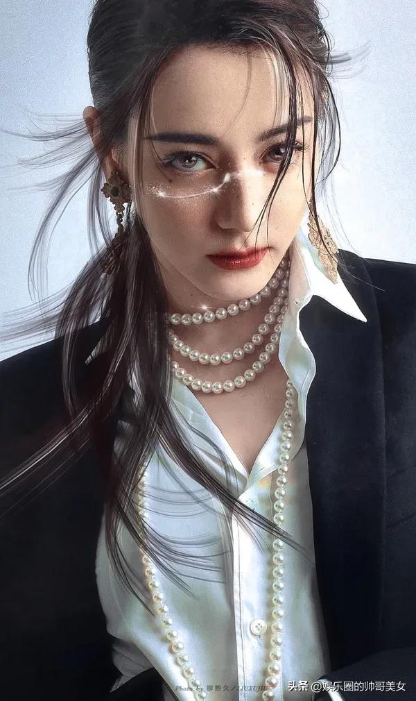 15 frames of beautiful photos of Reba, all of which are collections ...