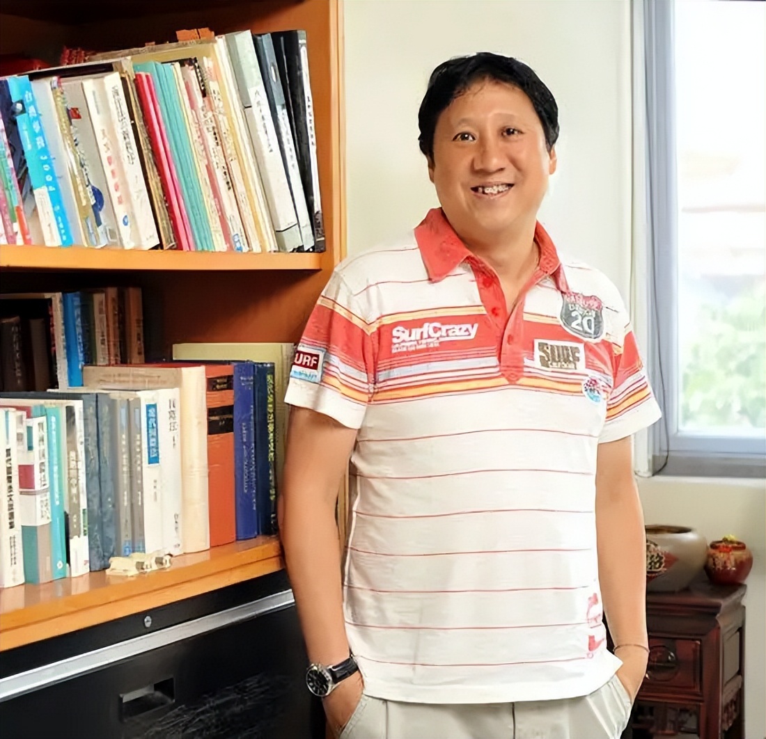 The first of the red ants rock band - iNEWS