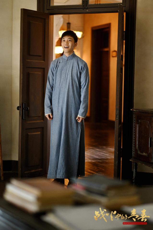 He Peng's "Youth in the Flames of War" made the audience feel distressed and used acting skills ...