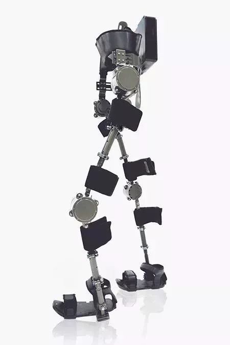 The Chinese army is equipped with individual exoskeletons for the first ...