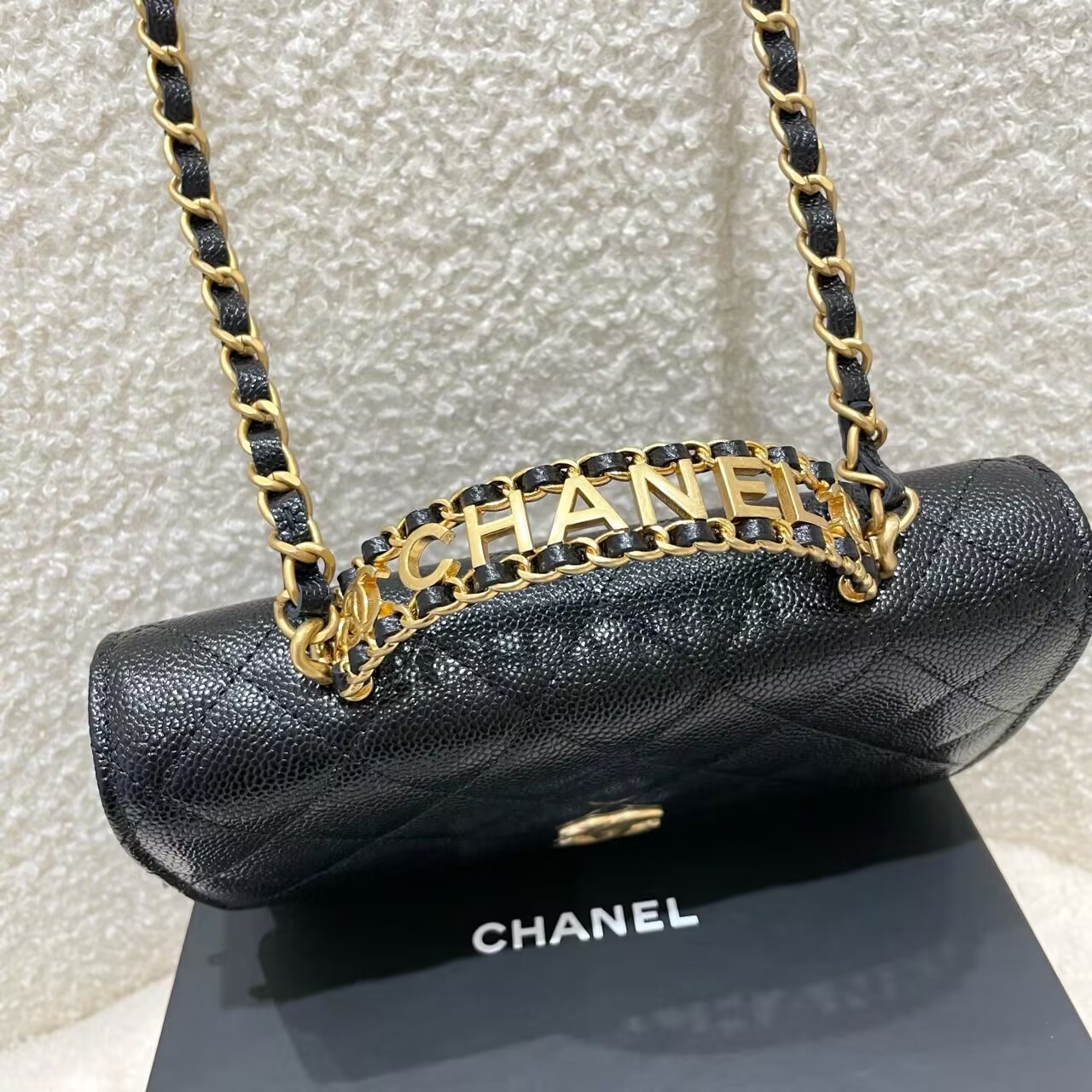 The handle ceiling! Chanel 22s new woc - iNEWS