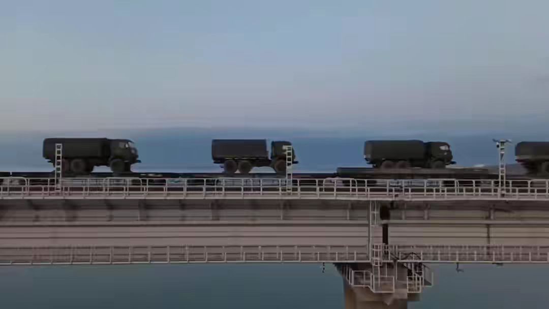 In the early morning, the Crimean bridge was bombed, Russian supply ...