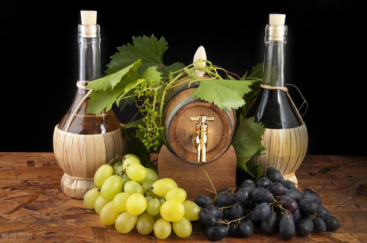 What is the difference between wine aged in new and old oak barrels ...