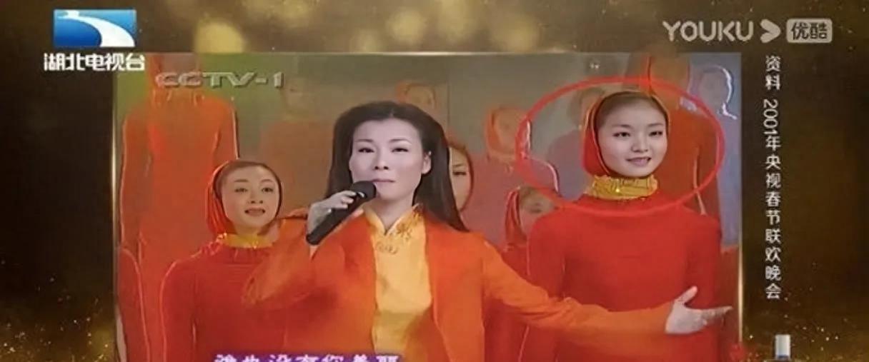 After seeing Qi Xi's long legs, I realized what a real goddess is. - iMedia