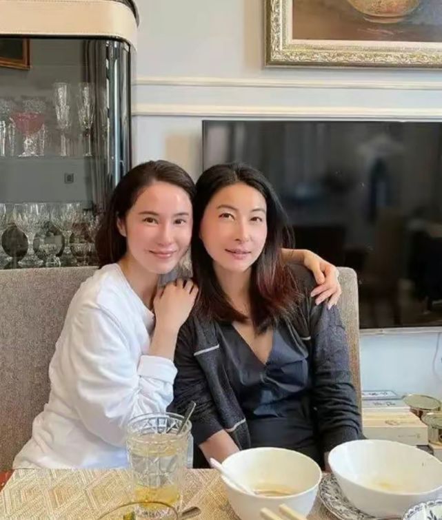 Guo Jingjing's life is very nourishing, and she is charming and ...