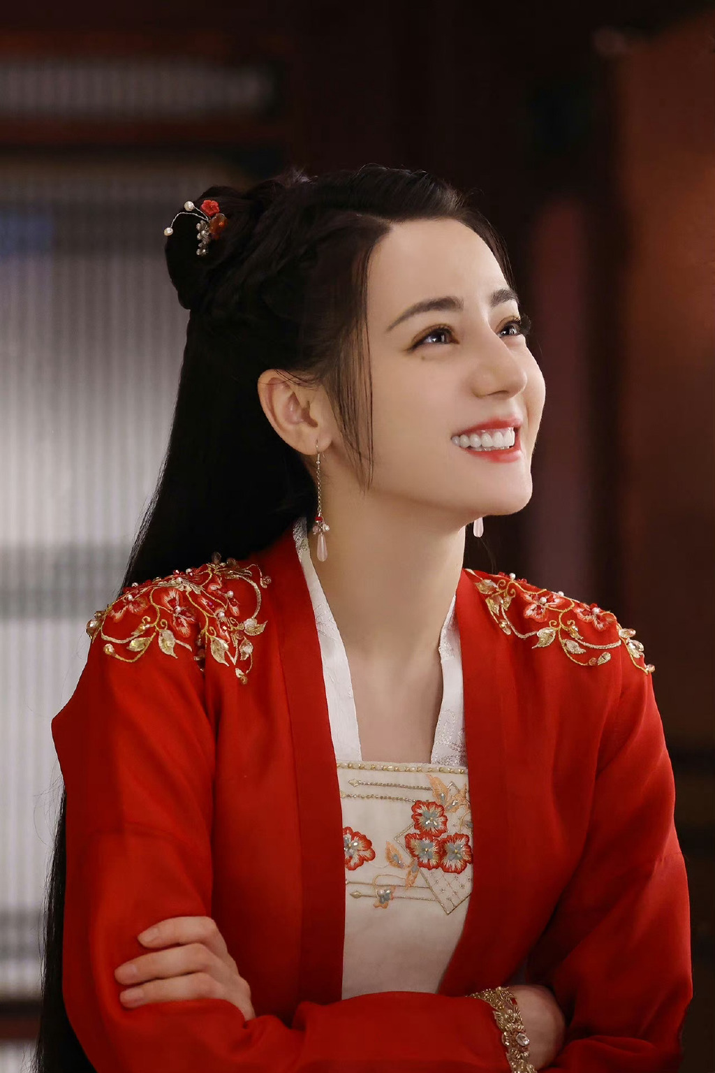 Dilraba challenged to play two characters, and the mystery of the ...