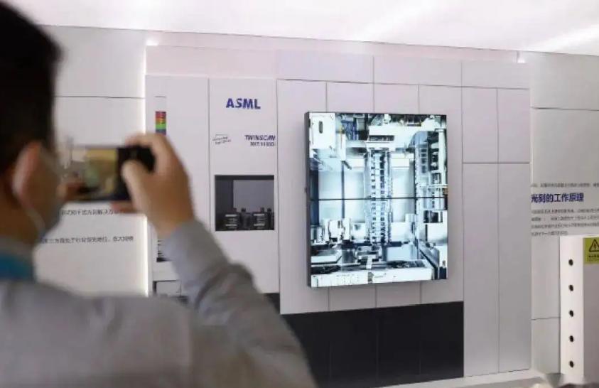 2.6 billion RMB!ASML publicly announced that the new EUV lithography machine will be shipped in ...