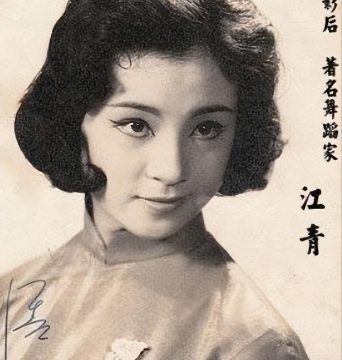 Jiang Qing's cemetery in Beijing: simple and shabby. Only after reading ...