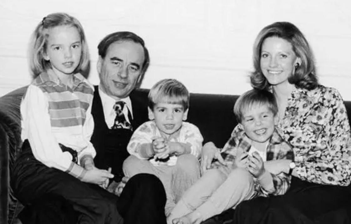 The 92-year-old Murdoch broke up with the 66-year-old model within a ...