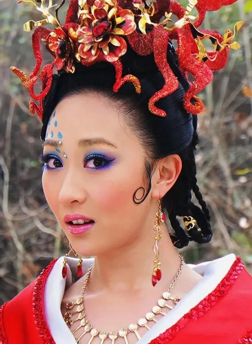 59-year-old Zhang Xiaohui has a fat body, but she shows off her figure ...