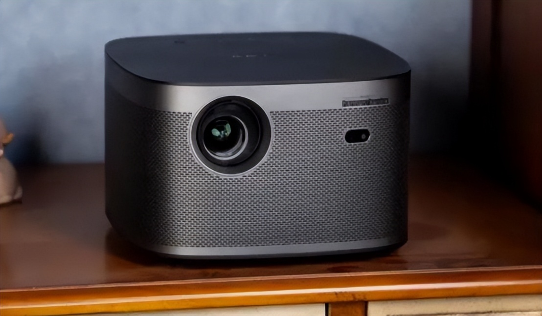 Is the projector easy to use?Professional reviewers summarize the ...