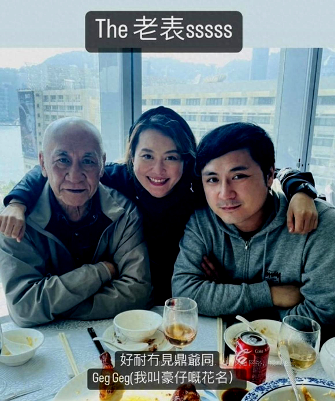 TVB Lu Ye took a photo with his old cousin. There are five second ...
