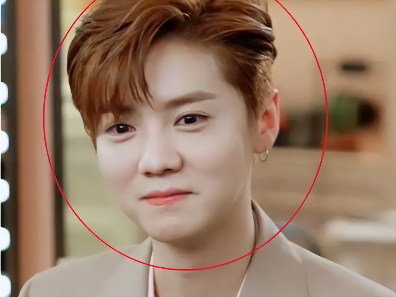 Luhan was accused of being drunk late at night, and swayed and fell into his arms. He has been ...