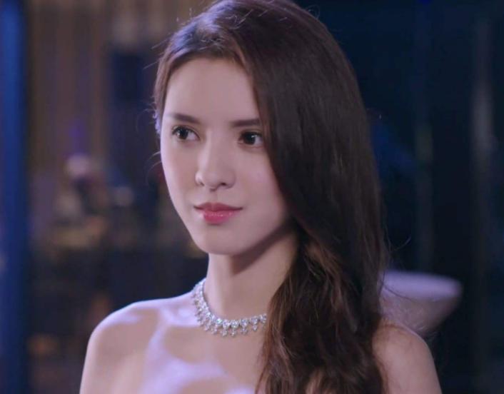 31-year-old actress Zhang Yuxi took a fitness photo, with a thin waist ...