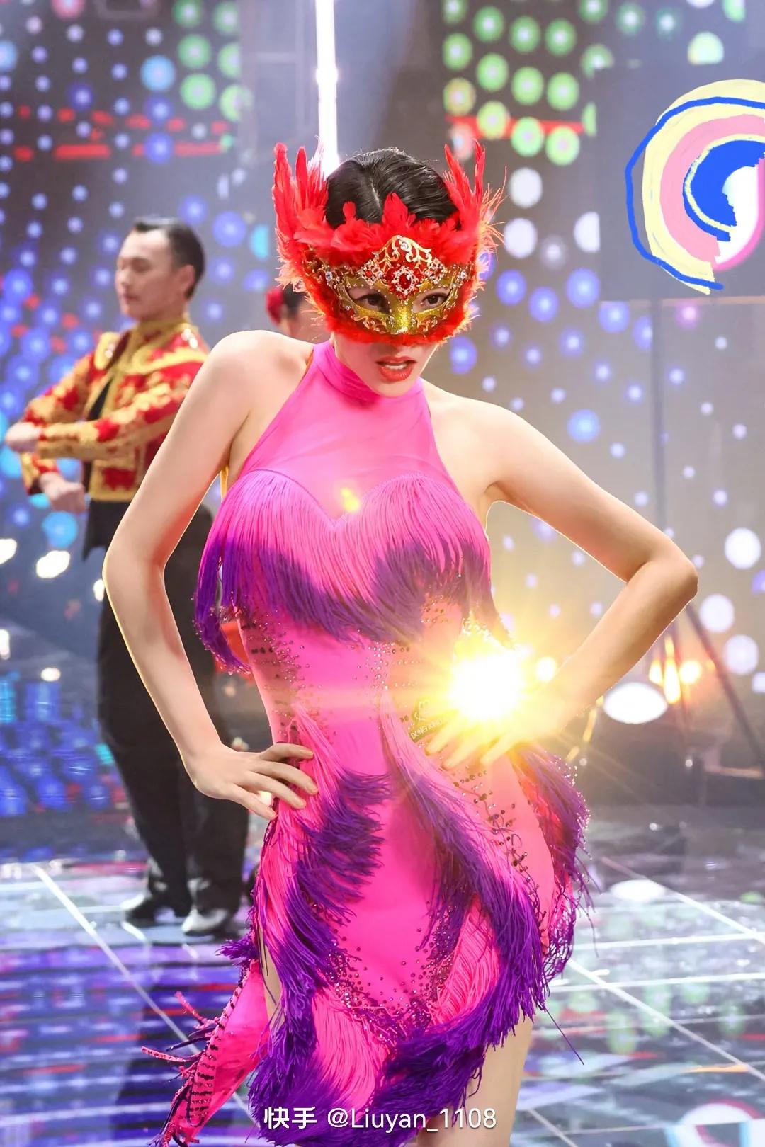 Liu Yan's masked dancer - iNEWS