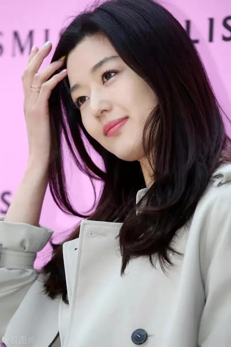 The talented and handsome Jun Ji-hyun, gentle and elegant, sweet and ...