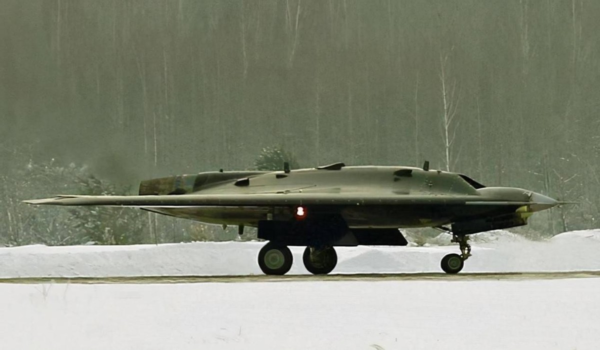 The world's unique UAV, super-heavy design "loyal wingman", the primary ...