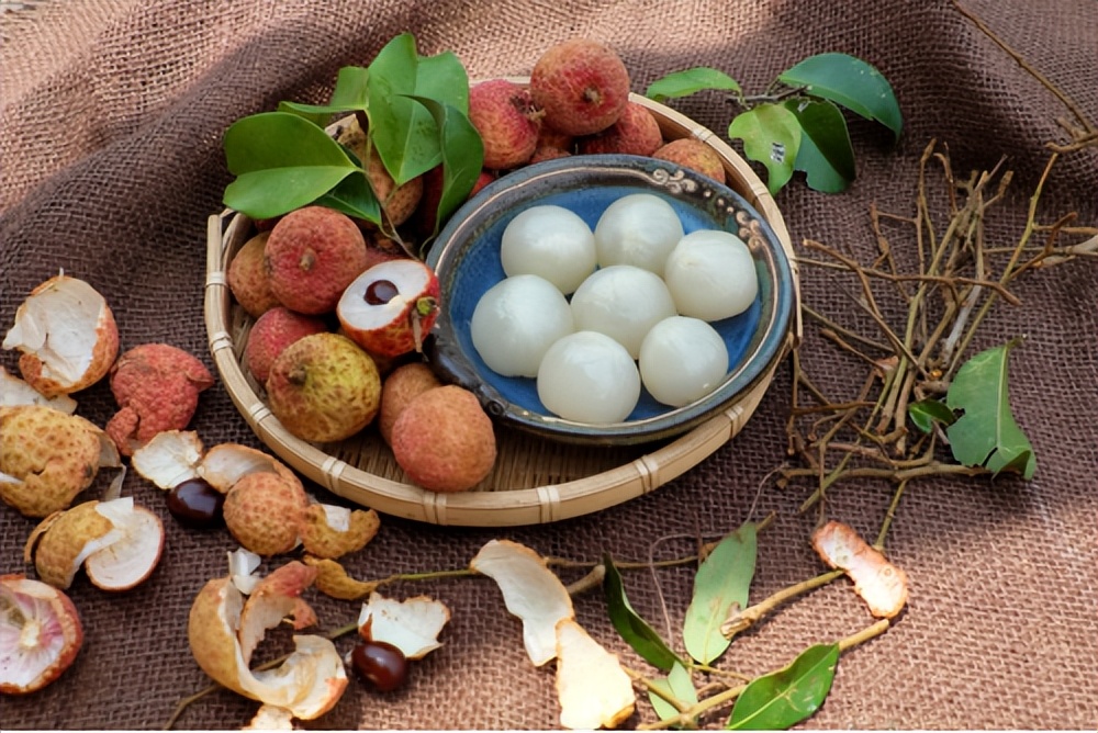 If you eat too much lychee, will you get "lychee disease"? - iNEWS