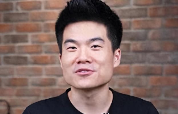 Fifteen months later, reality slapped Yu Minhong hard in the face, and ...