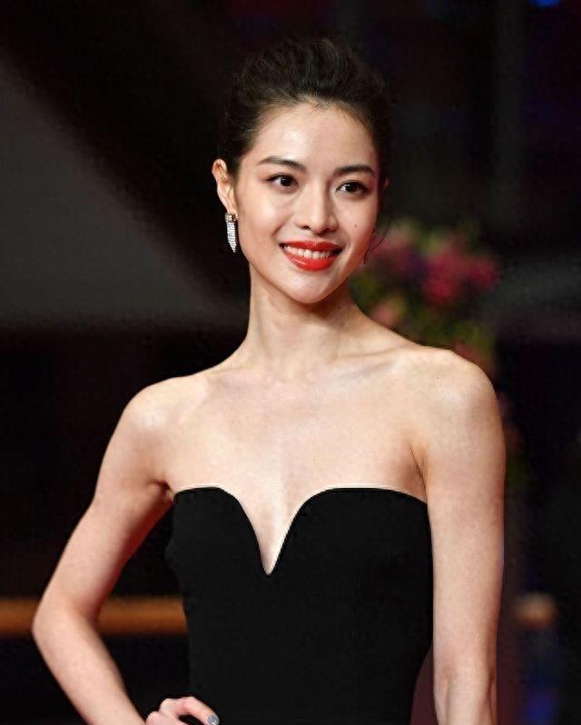 The past blooms, the golden wind and jade dew, the mysterious woman who ...