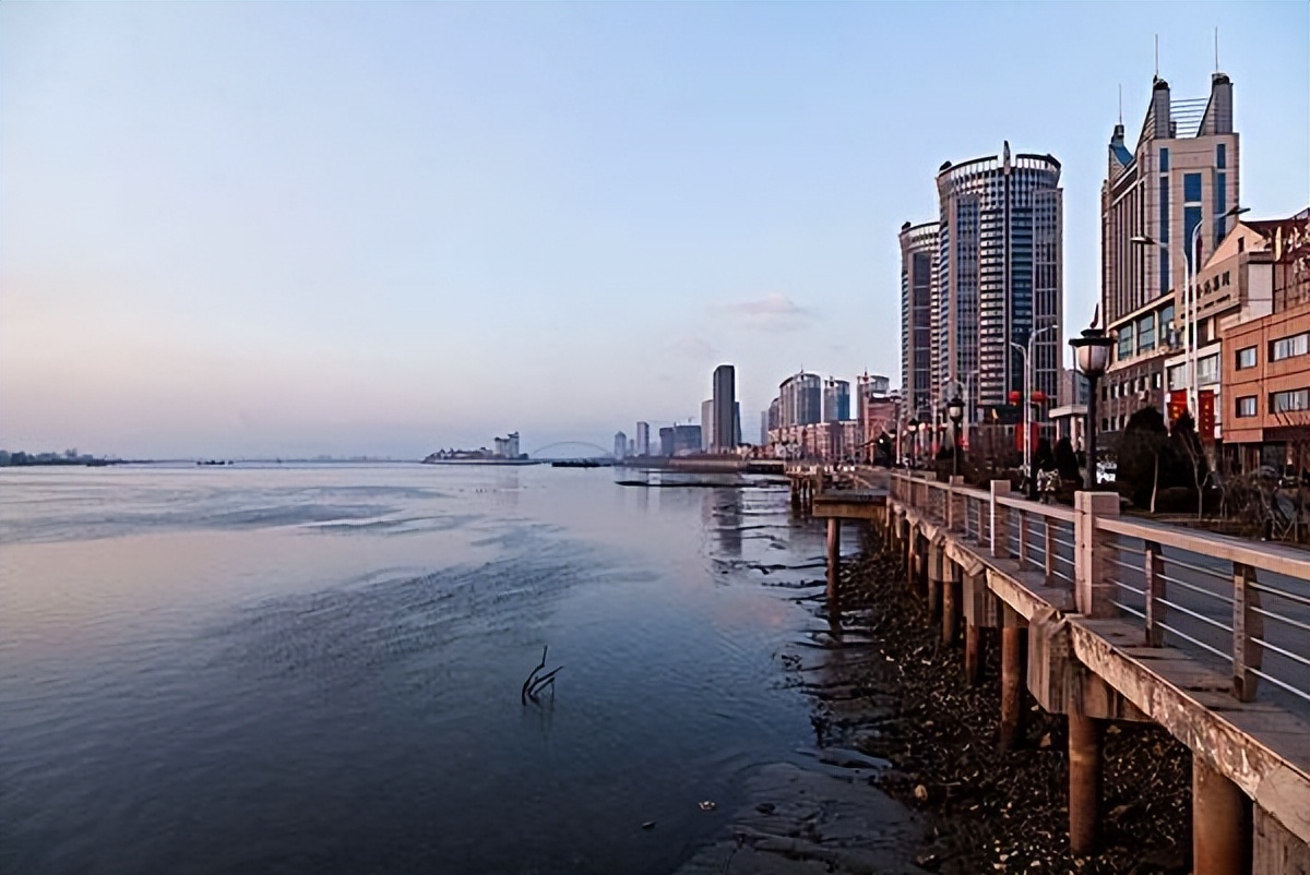 The largest border city in China, enjoying the reputation of "Northeast ...