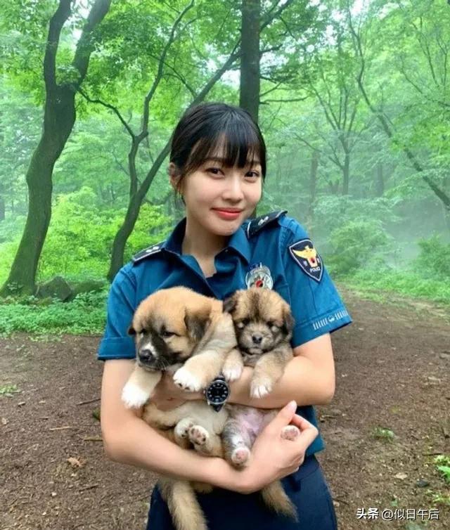 Red Velvet member Joy released a set photo of wearing a police uniform ...