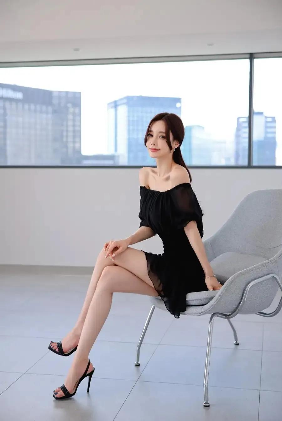 Sun Yunzhu (Dark Night Jasmine singer Xiangrui gorgeous dress) - iNEWS