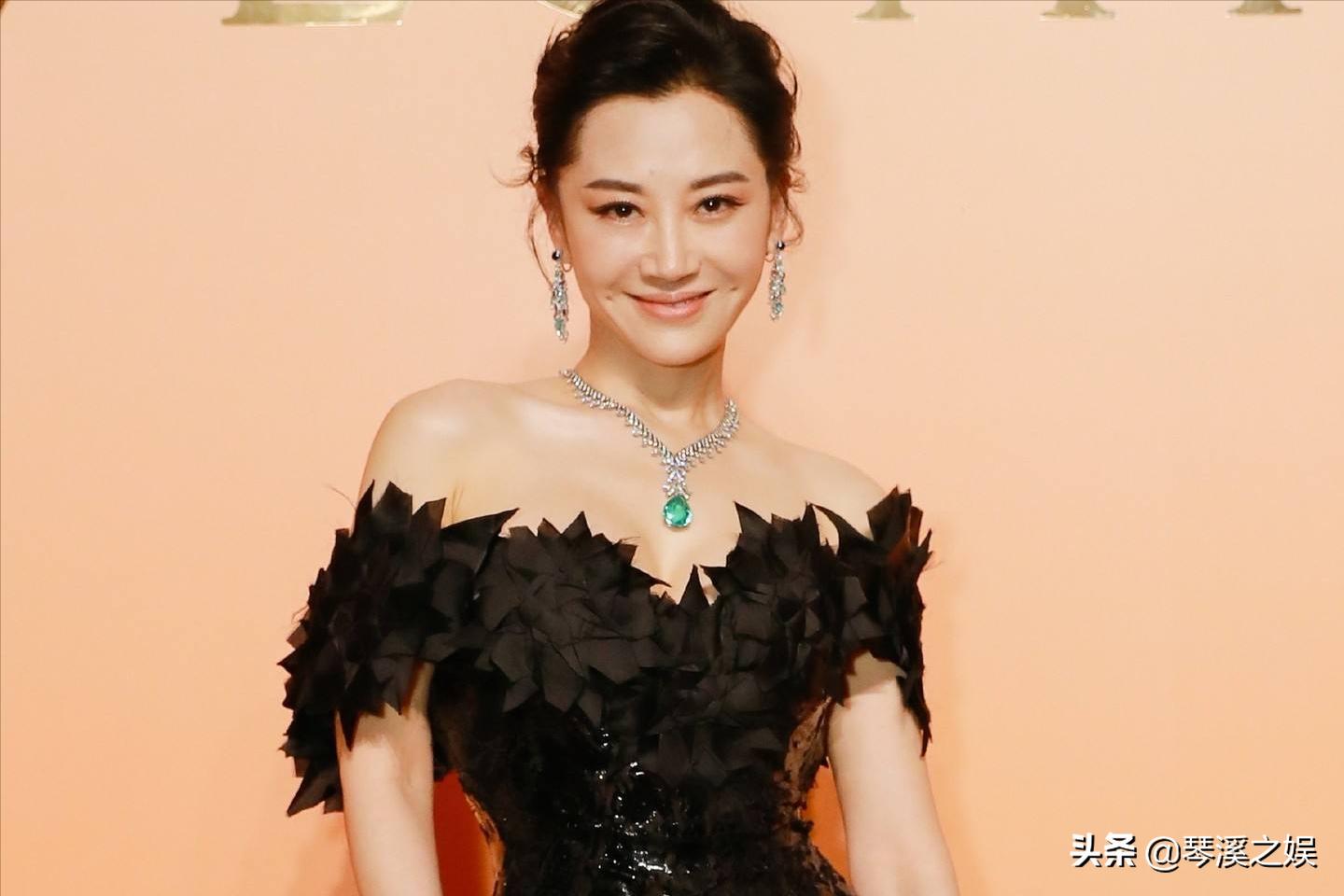 You Yongzhi is married to Shen Rong, a scholar who has no children for ...