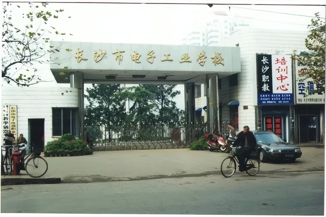 Reminiscing about Fuxiang Girls' High School and my "uncle" - iNEWS