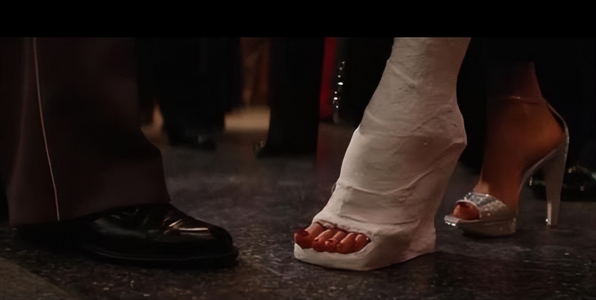 A well-known director was exposed to have spent 10,000 US dollars just ...