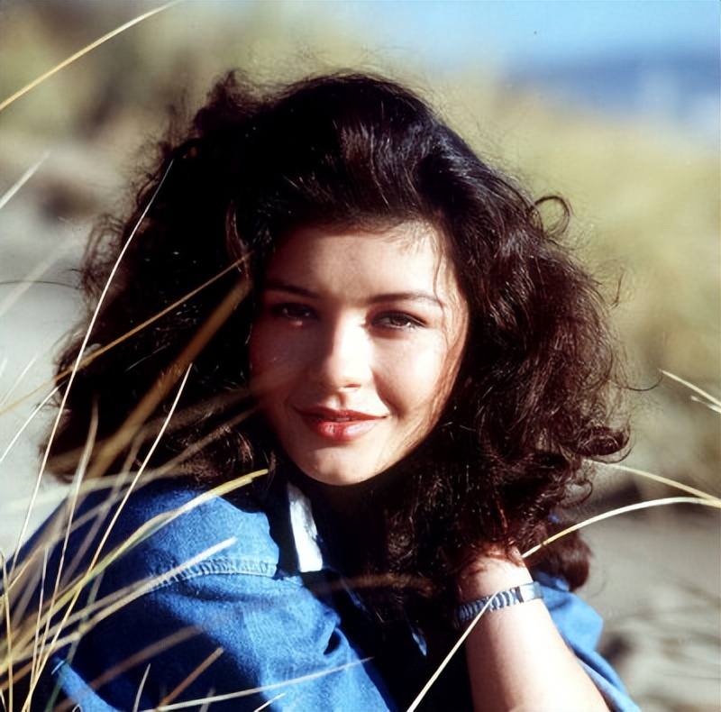 Catherine Zeta Jones is too irresistible, she is 25 years younger than ...