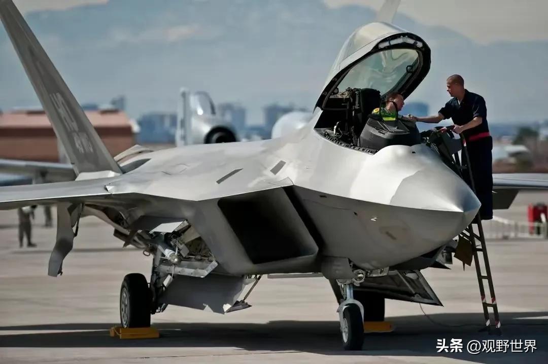 JH-18 exposed for the first time? Crushing the US F22 and F35 fighters ...